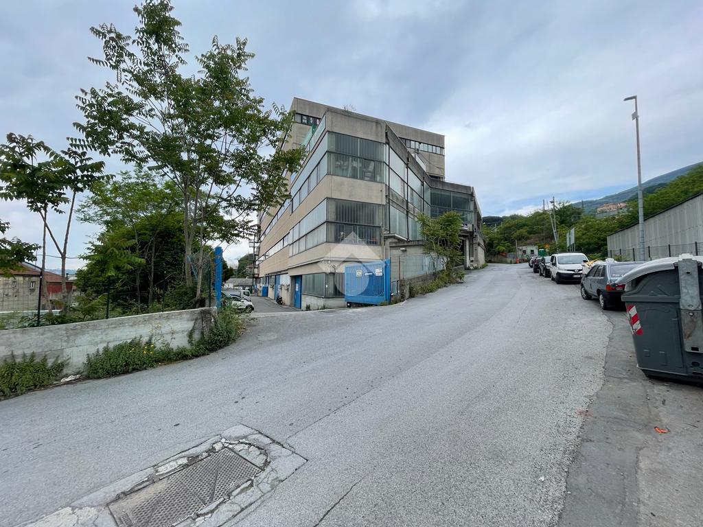 Capannone in vendita a Genova