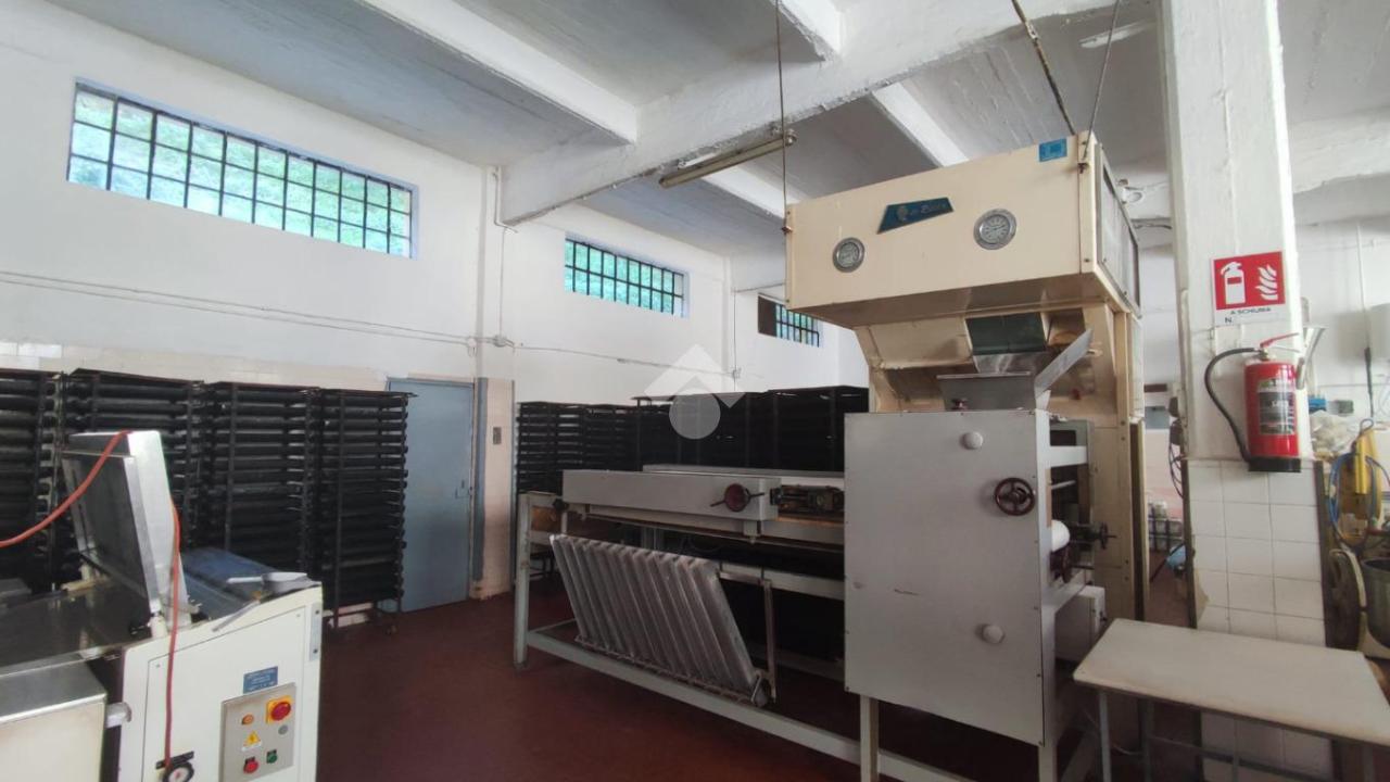 Capannone in vendita a Genova