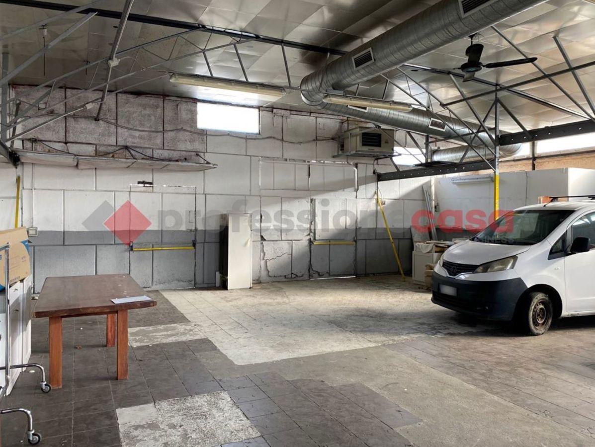 Capannone in vendita a Livorno