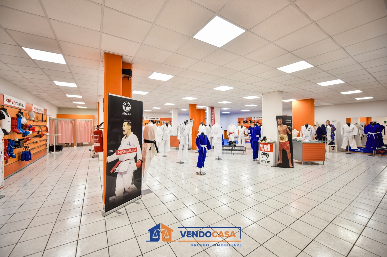Locale commerciale in vendita a Torino