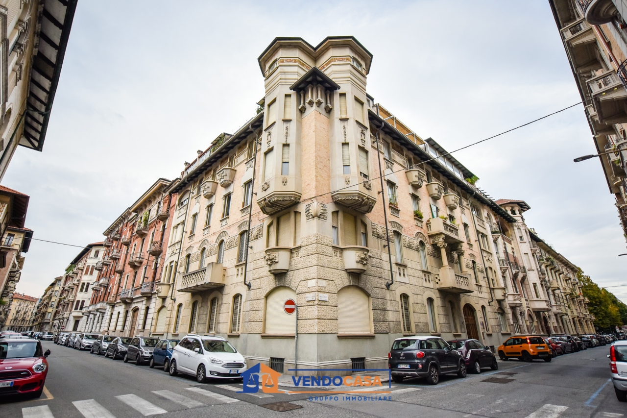 Deposito in vendita a Torino