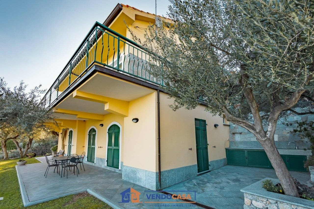 Villa bifamiliare in vendita a Noli