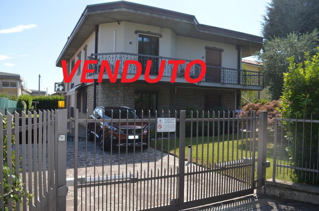 Villa a schiera in Viaantonio Mauro Pellicioli, Bergamo