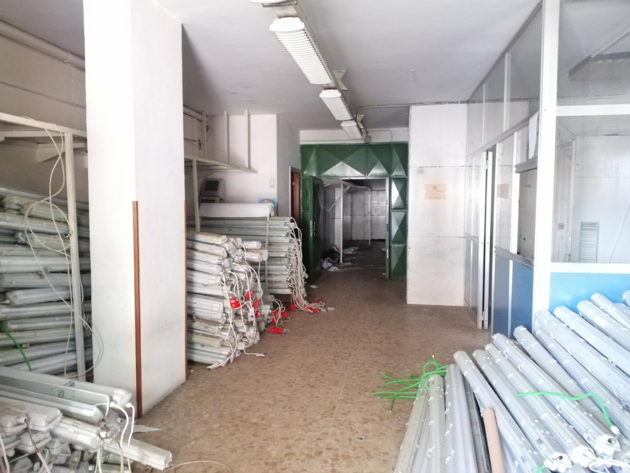 Negozio in affitto a Arzano