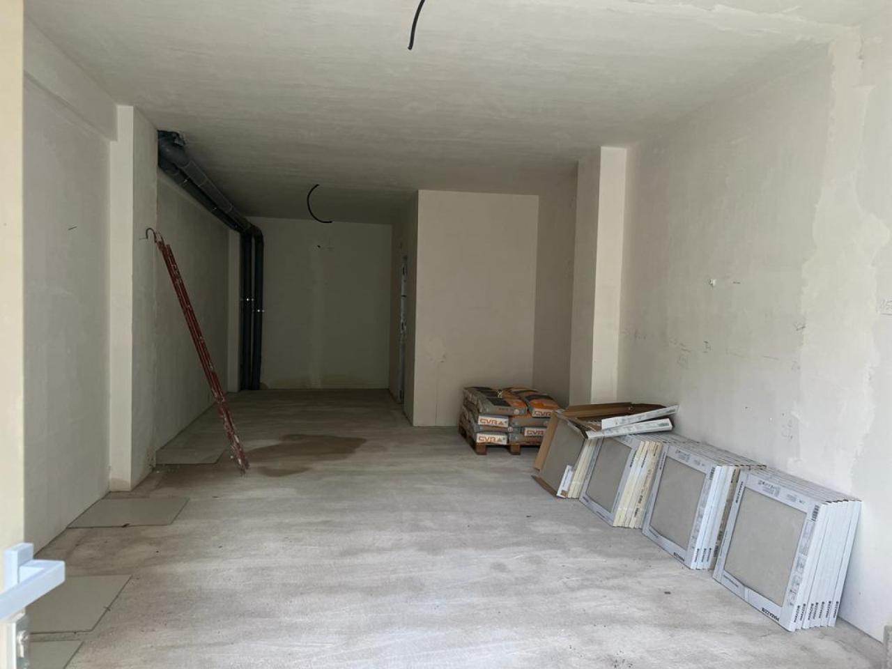 Negozio in affitto a Pontecagnano Faiano