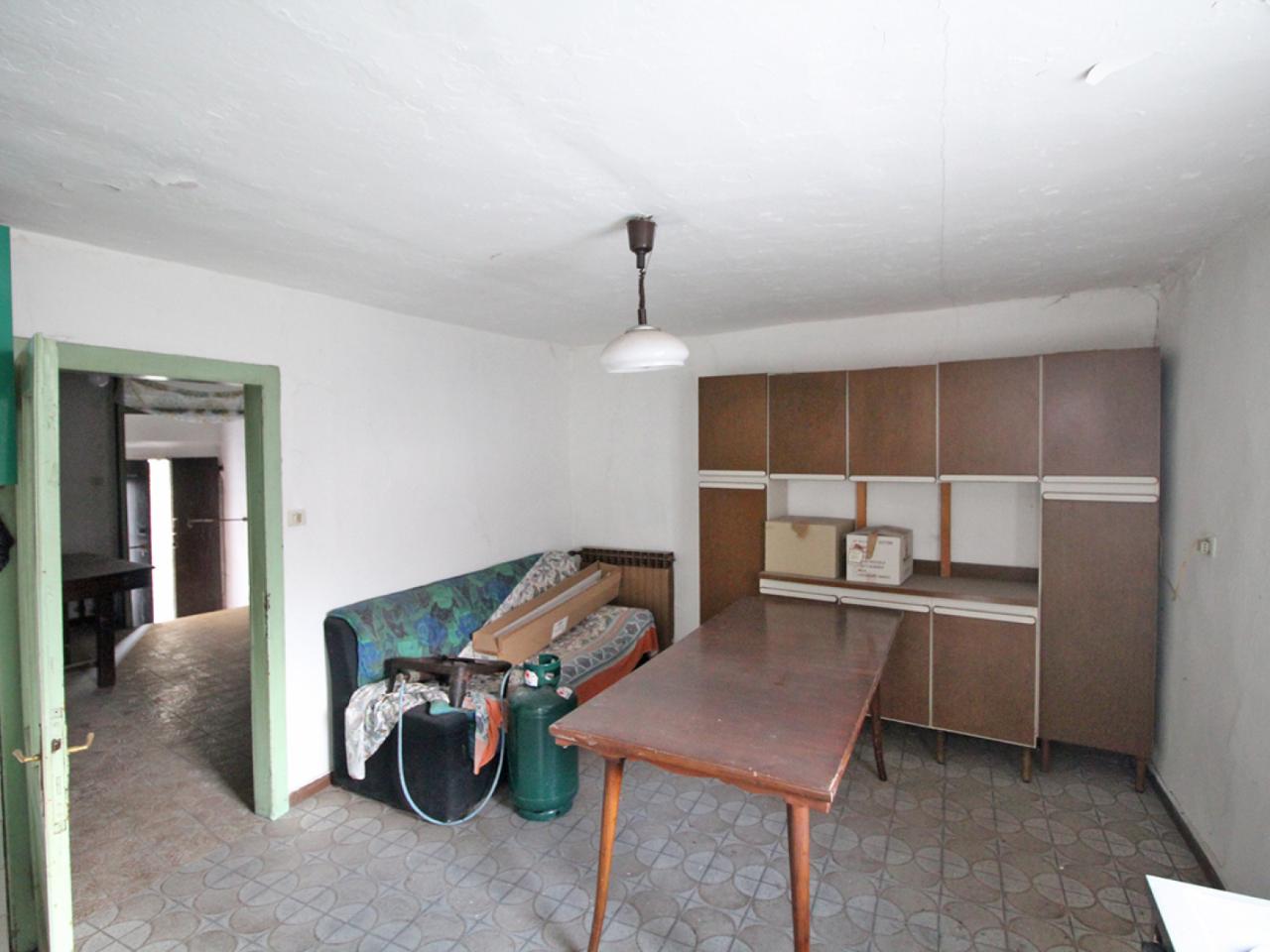 Palazzo in vendita a Ono San Pietro