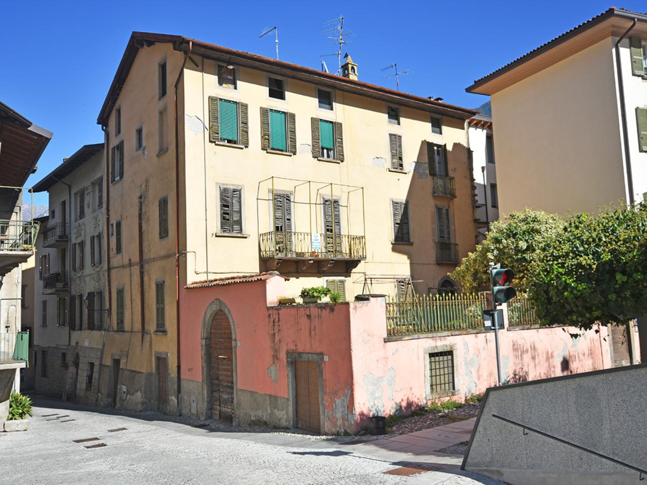 Palazzo in vendita a Breno