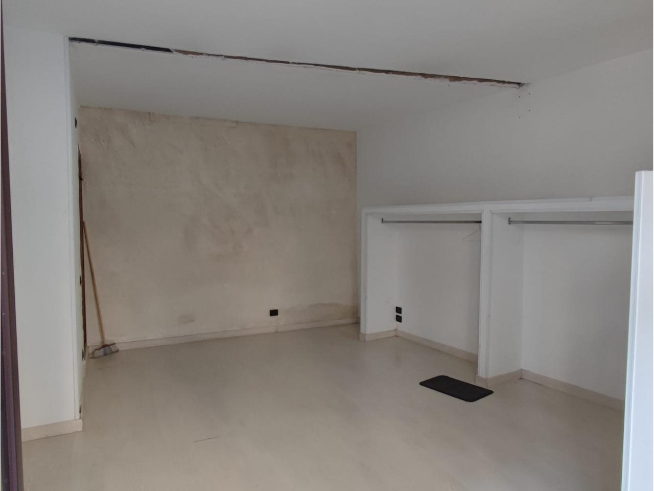 Negozio in affitto a Atripalda