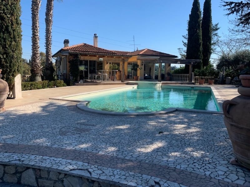 Villa bifamiliare in vendita a Roma