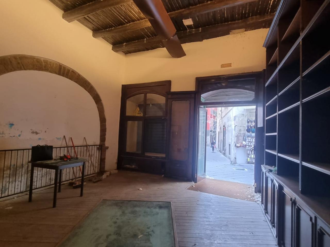 Negozio in affitto a Salerno