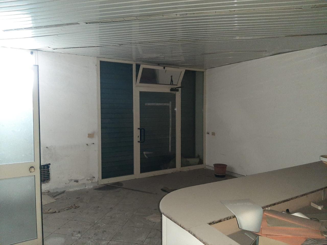 Capannone in vendita a Napoli