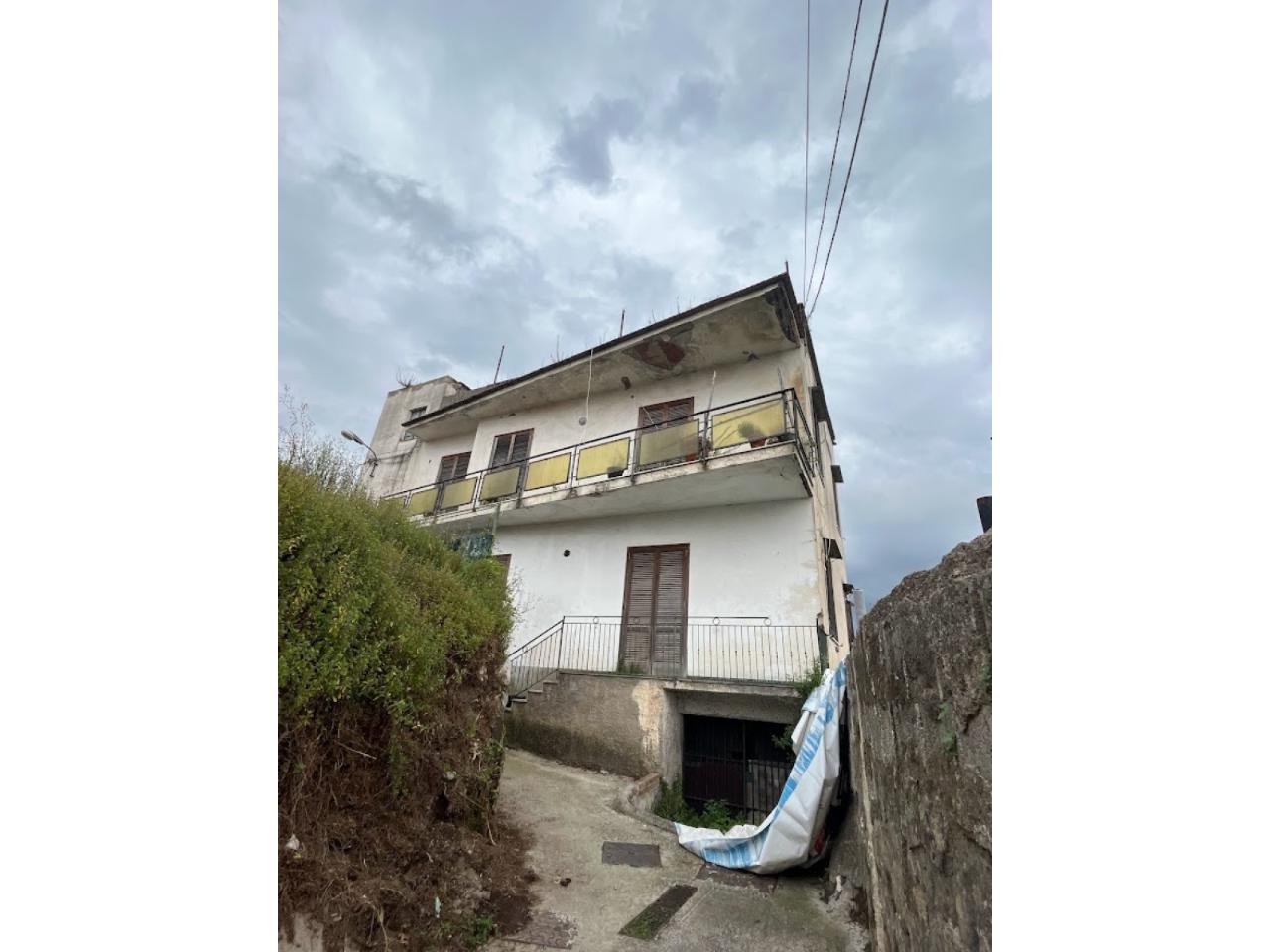 Palazzo in vendita a Vico Equense
