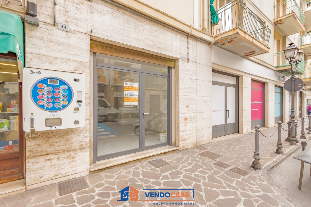 Locale commerciale in vendita a Alassio