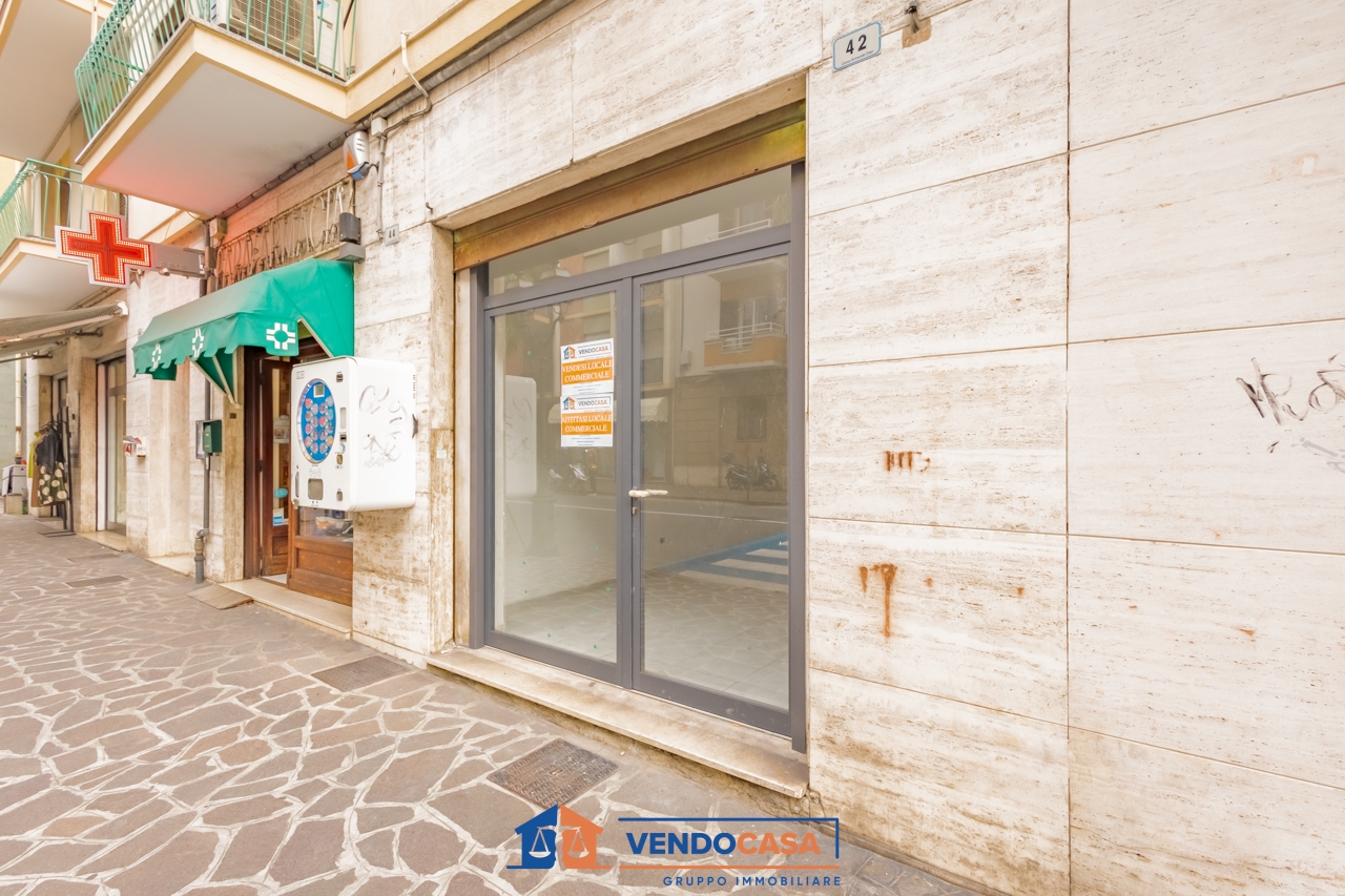 Locale commerciale in affitto a Alassio