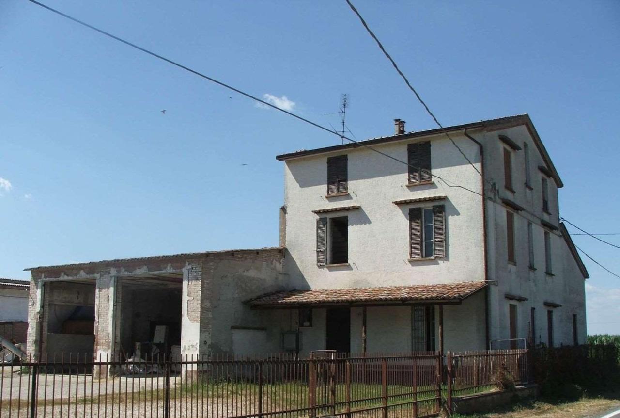 Villa in vendita a Besenzone