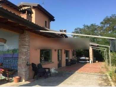 Rustico in vendita a Borgonovo Val Tidone