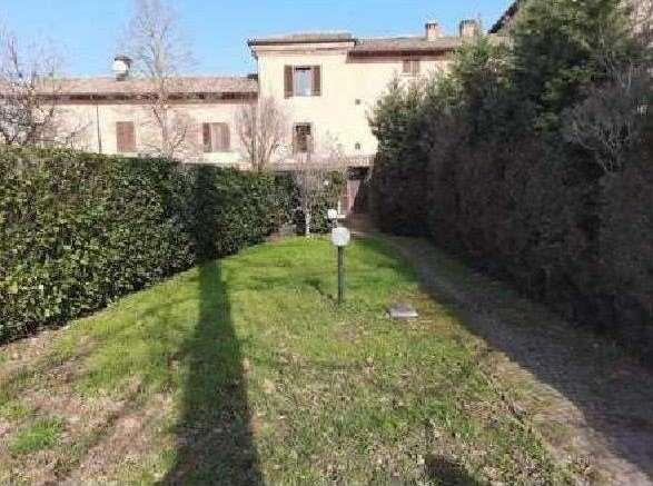 Porzione di villa in vendita a Piacenza