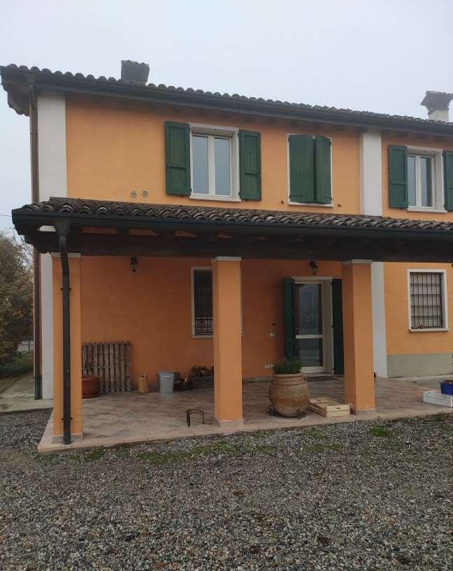 Porzione di villa in vendita a Castelvetro Piacentino