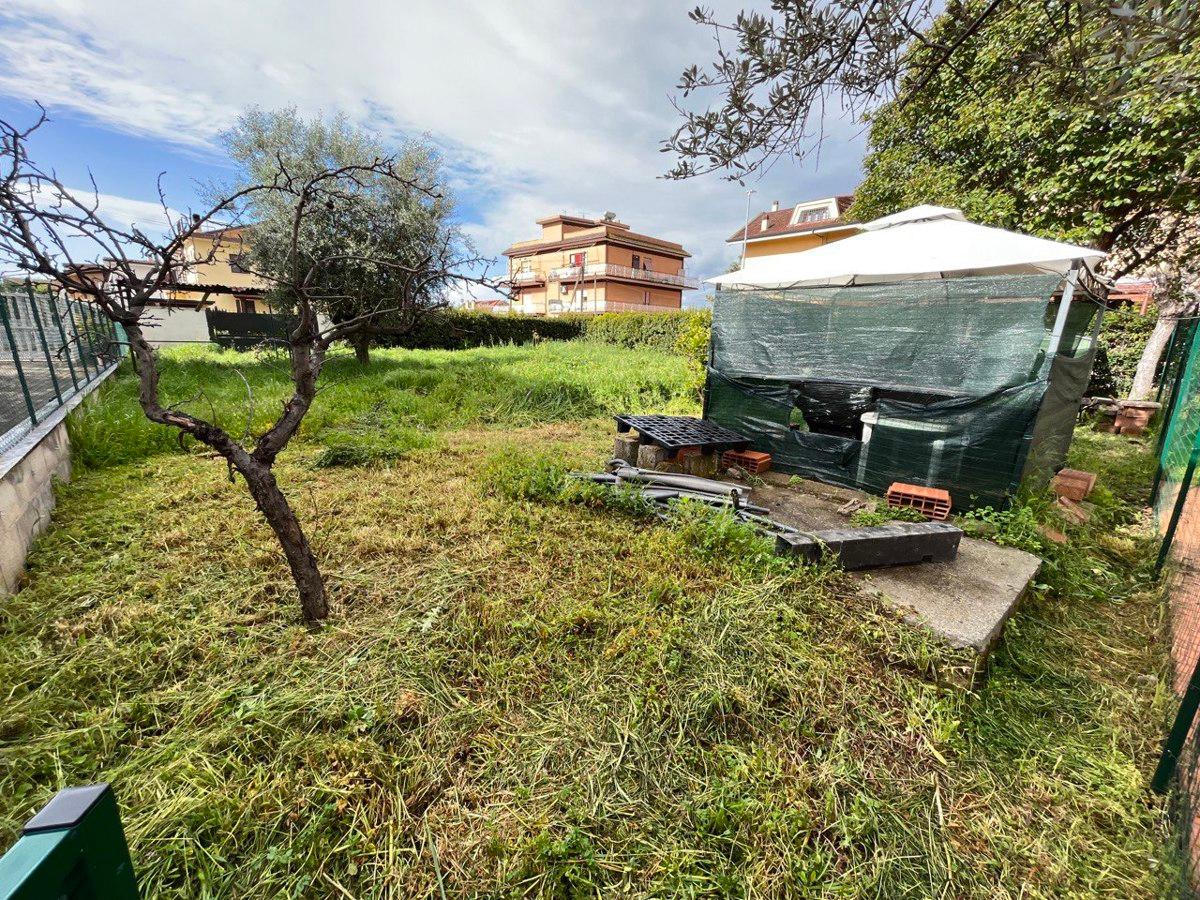 Terreno edificabile in Via di Roccapalumba 9, Roma