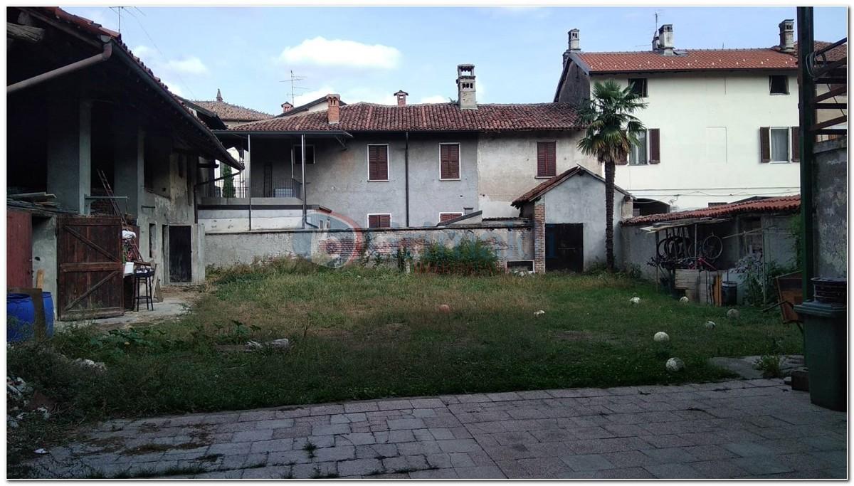 Rustico in vendita a Robecchetto Con Induno