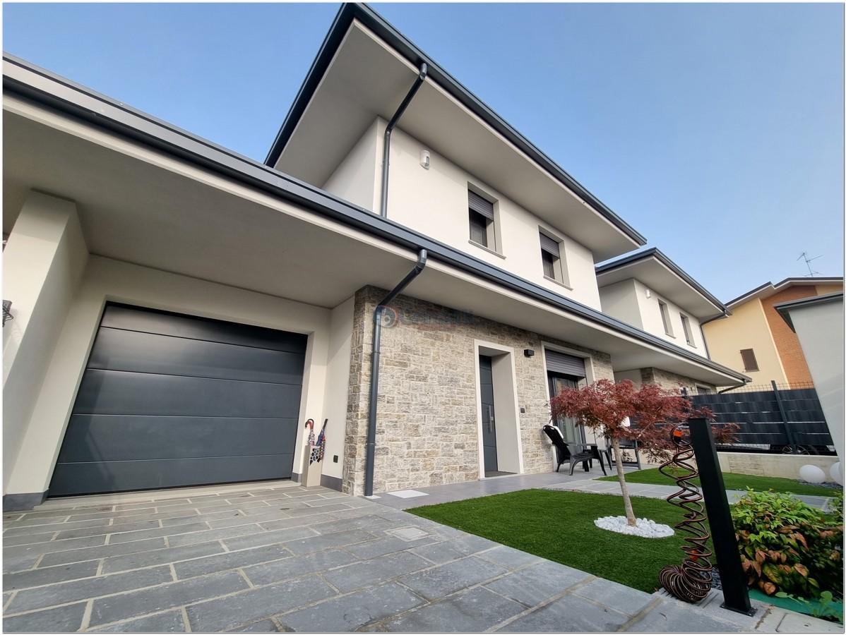 Villa in vendita a Casorate Primo