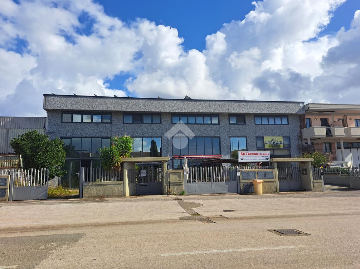 Capannone in vendita a Follonica