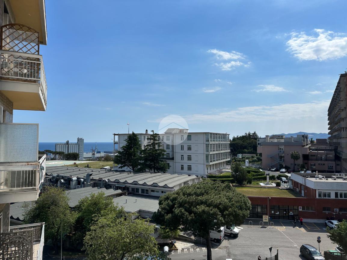 Quadrilocale in Via Genova 17, Savona