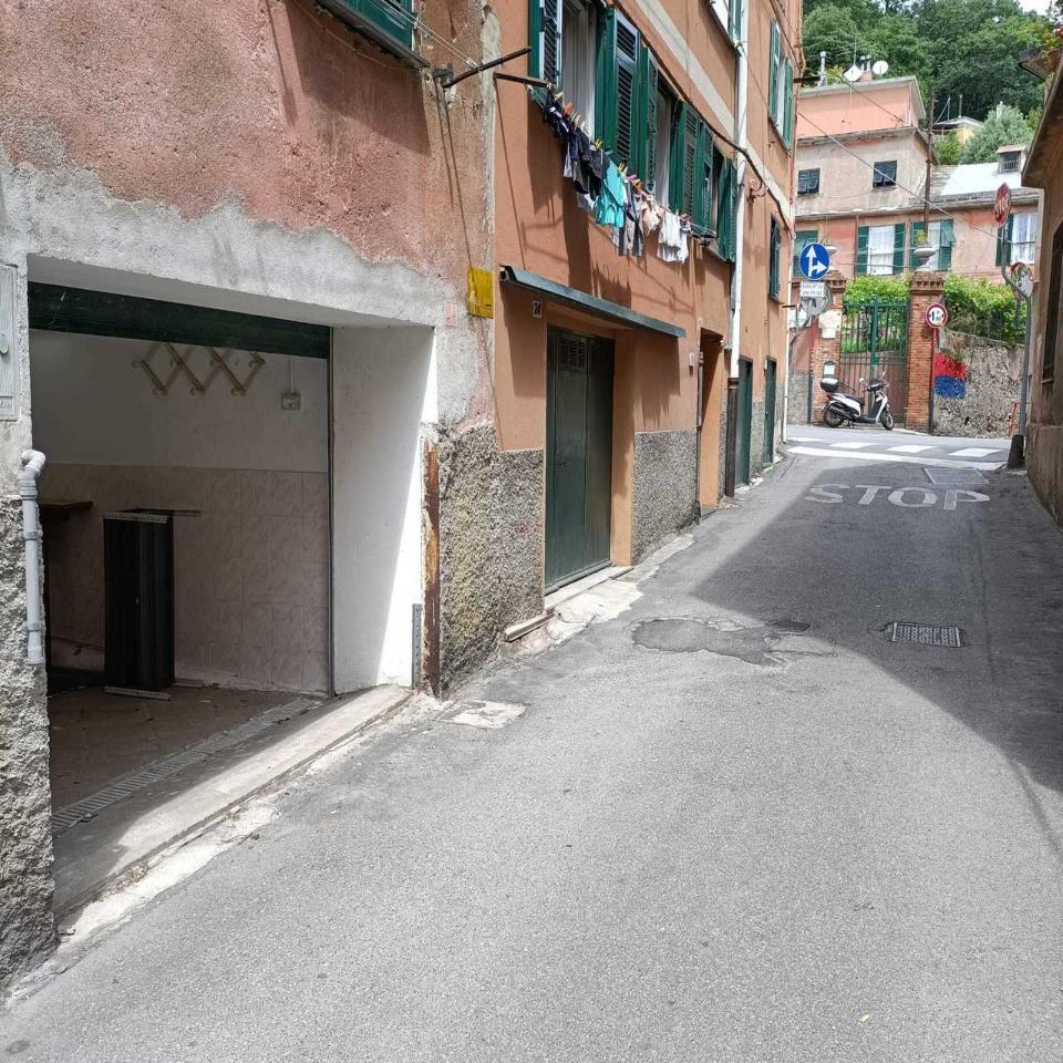 Parcheggio chiuso in vendita a Genova