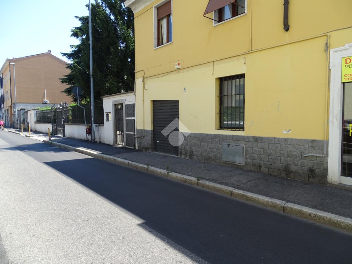 Negozio in vendita a Monza