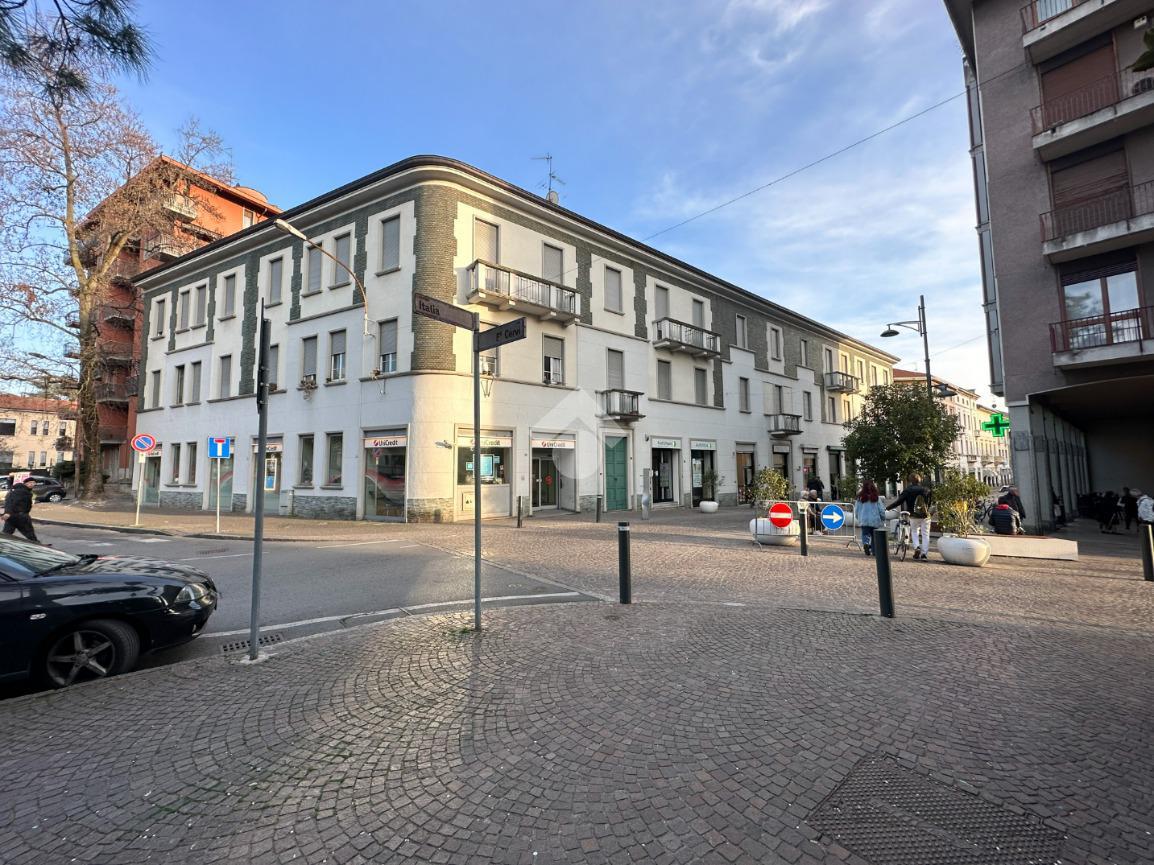 Negozio in affitto a Desio