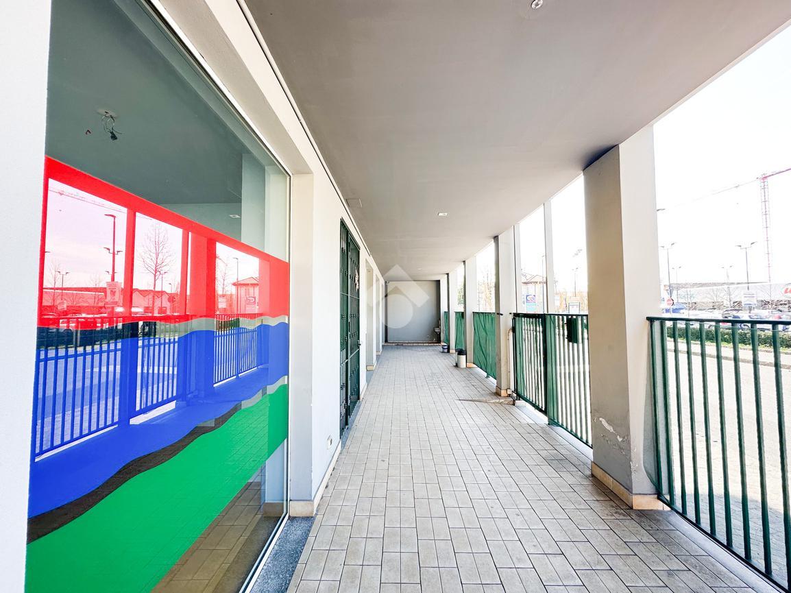 Negozio in affitto a Monza