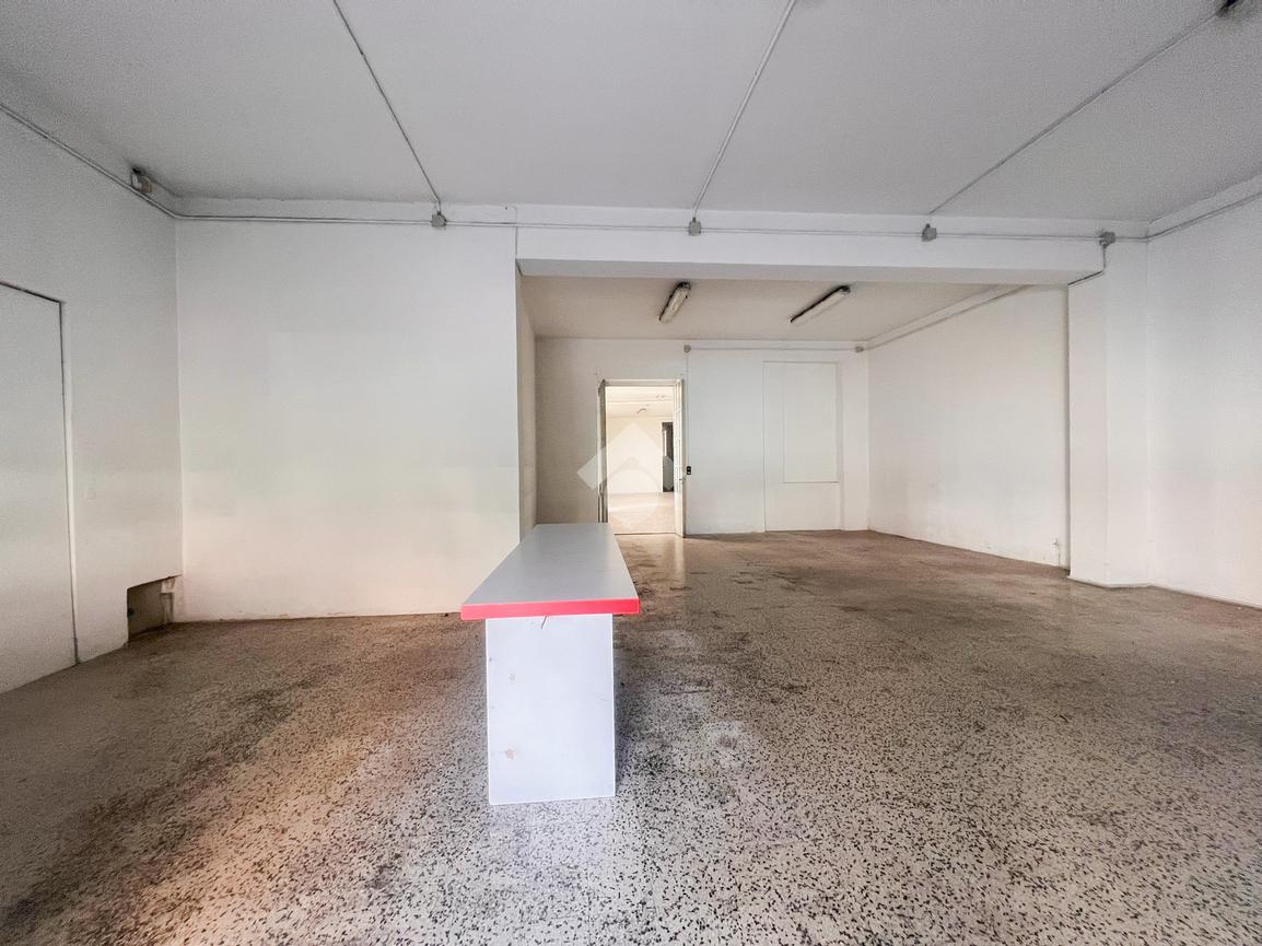 Magazzino in vendita a Seregno