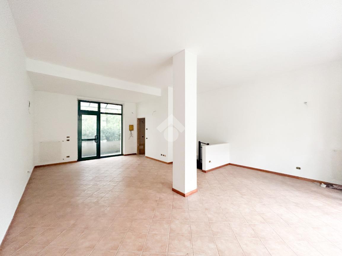 Negozio in affitto a Lissone