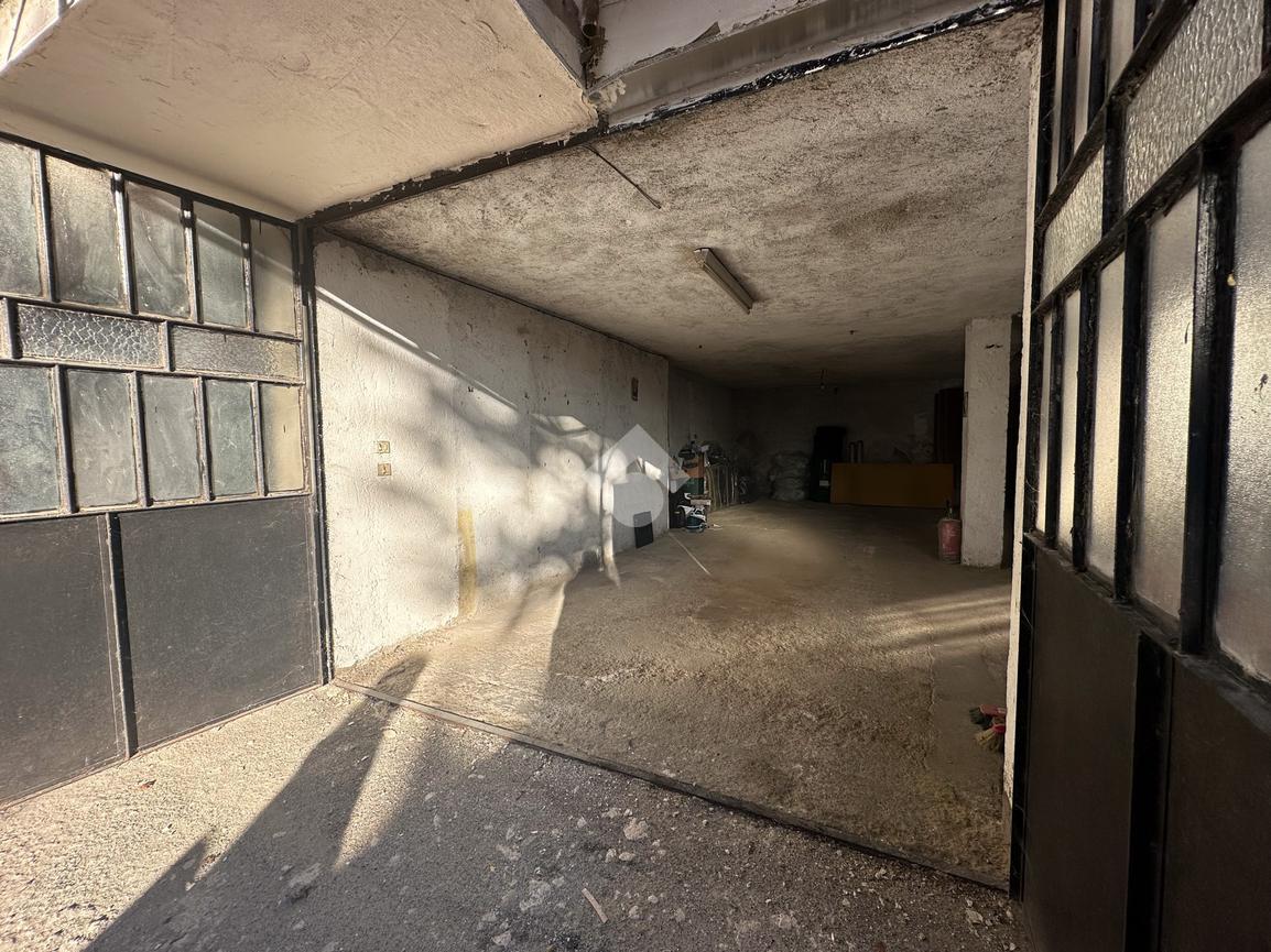 Magazzino in vendita a Vedano Al Lambro
