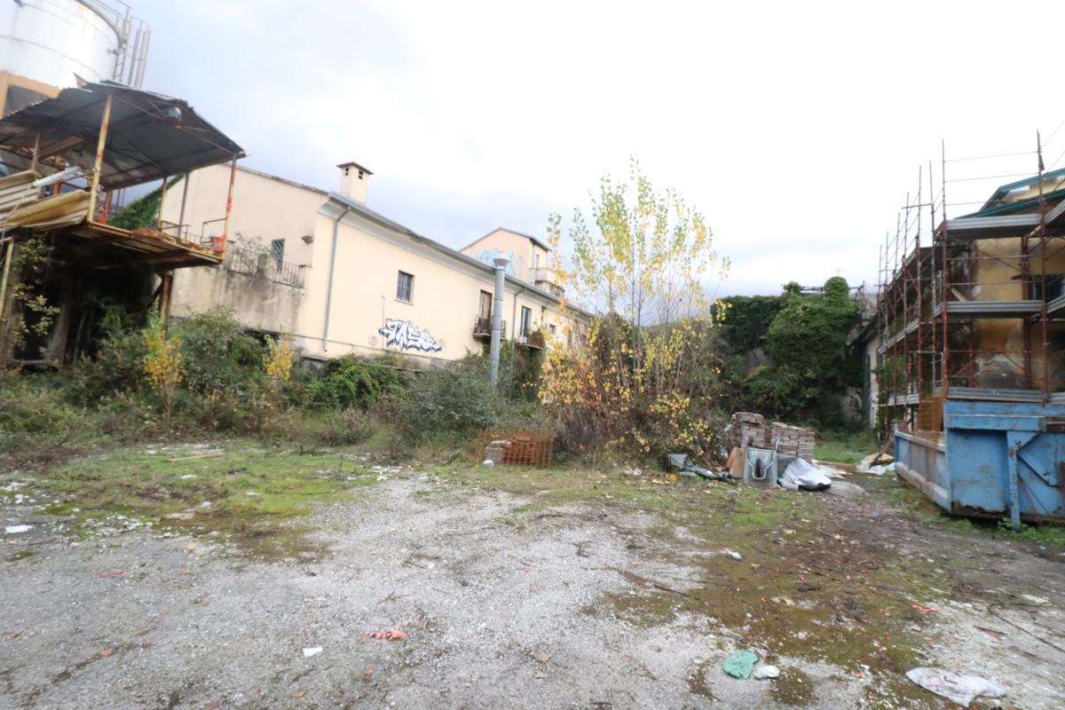 Capannone in vendita a Massa