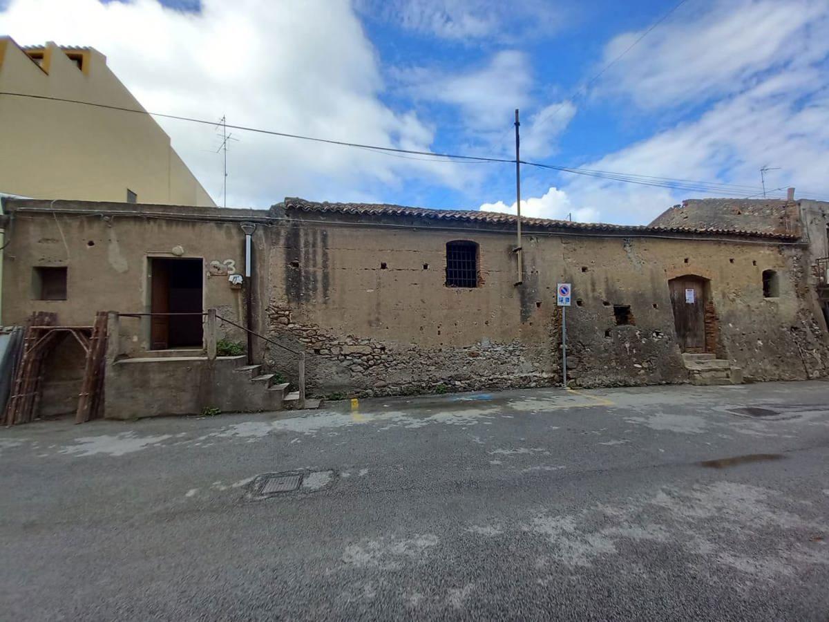 Magazzino in vendita a San Filippo Del Mela