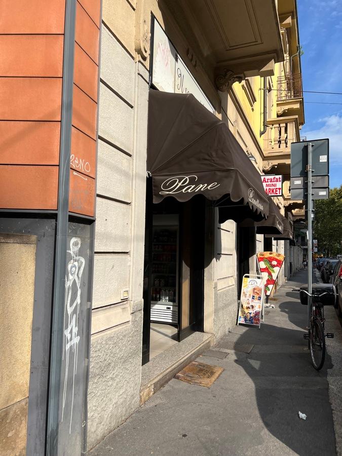 Esercizio commerciale in vendita a Milano