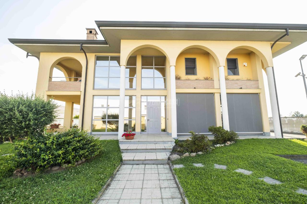 Villa in vendita a Sozzago