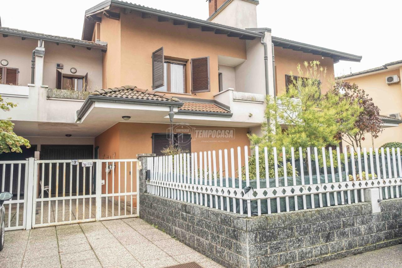 Villa a schiera in vendita a Trecate