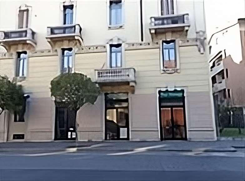 Negozio in vendita a Monza