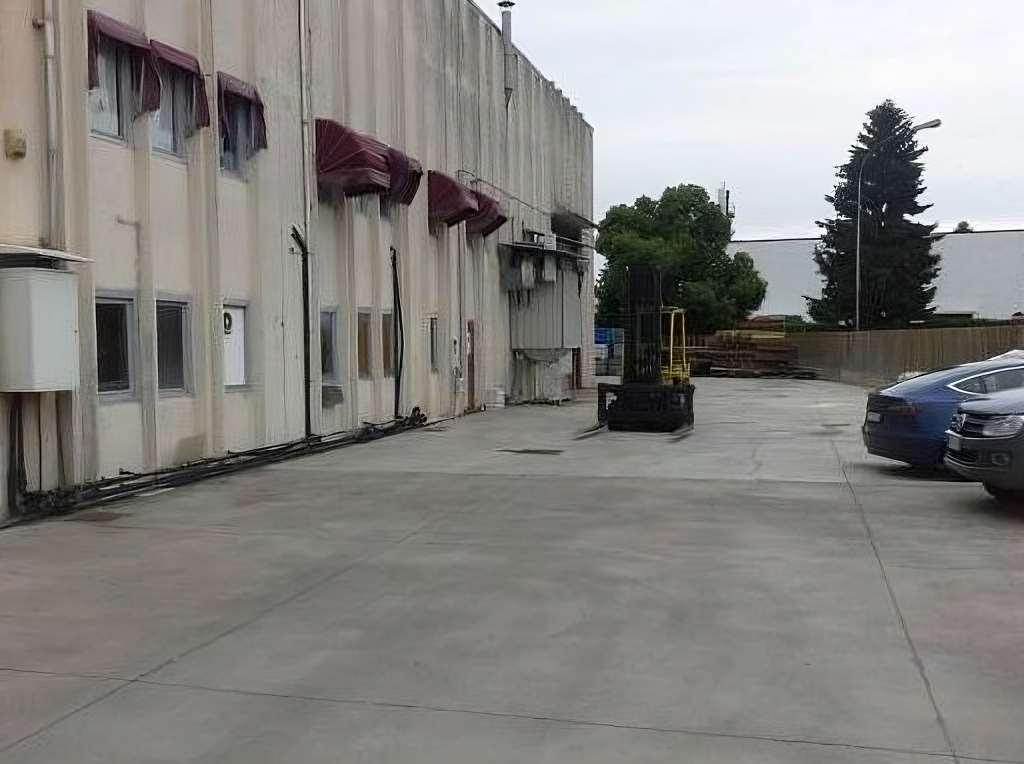 Capannone in vendita a Limbiate