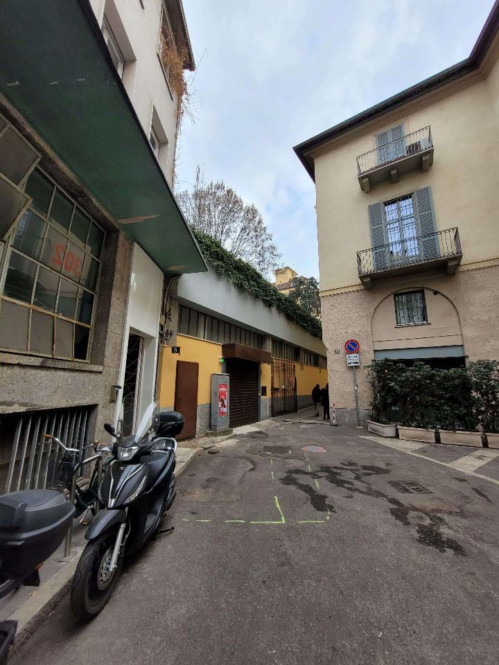 Posto auto in vendita a Milano