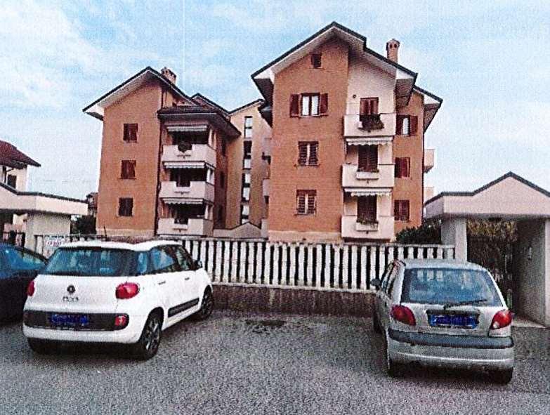 Garage - Posto auto in vendita a Limbiate