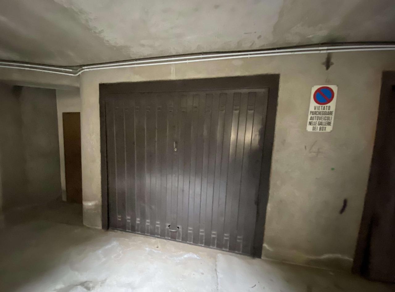 Garage - Posto auto in vendita a Biassono