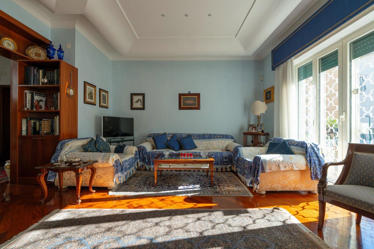 Appartamento in vendita a Napoli