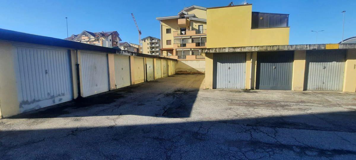 Box in vendita a Nichelino