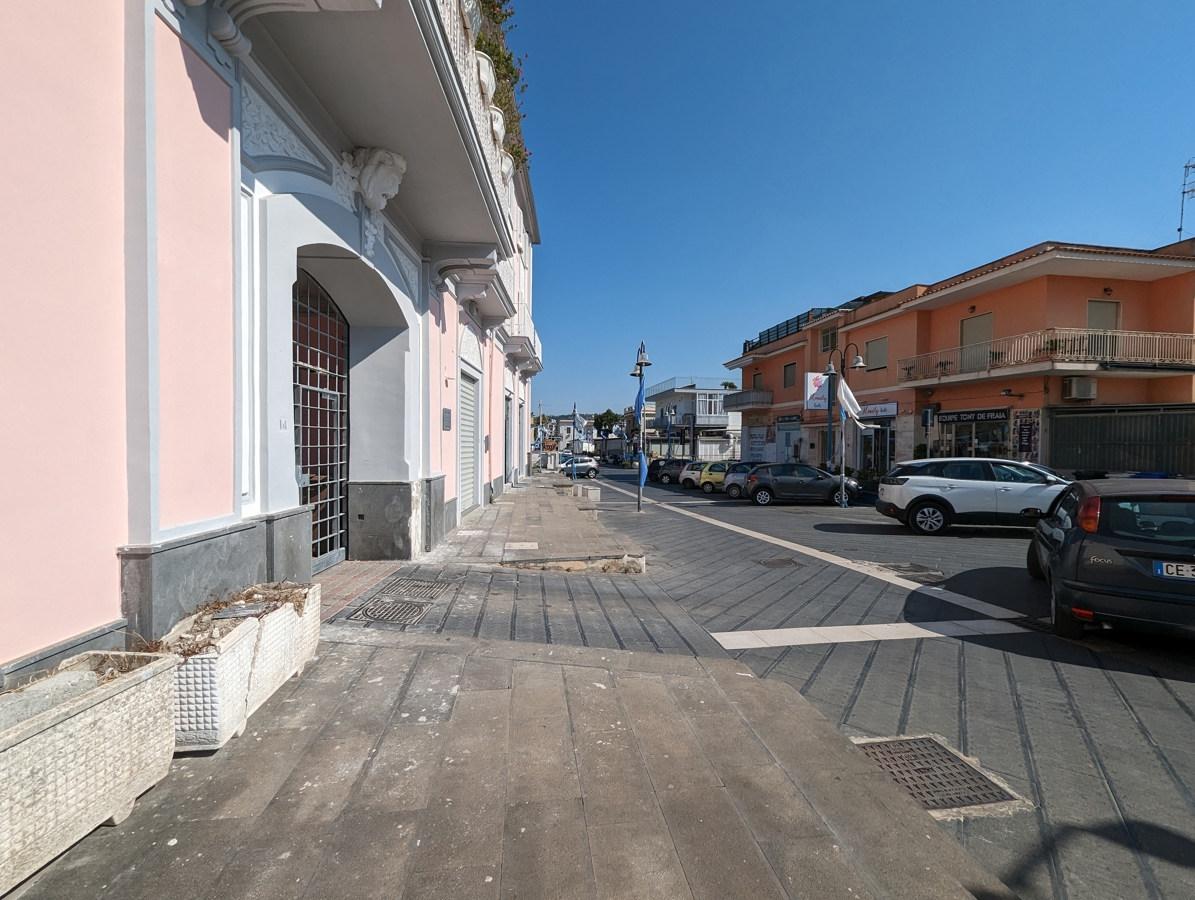 Negozio in affitto a Bacoli