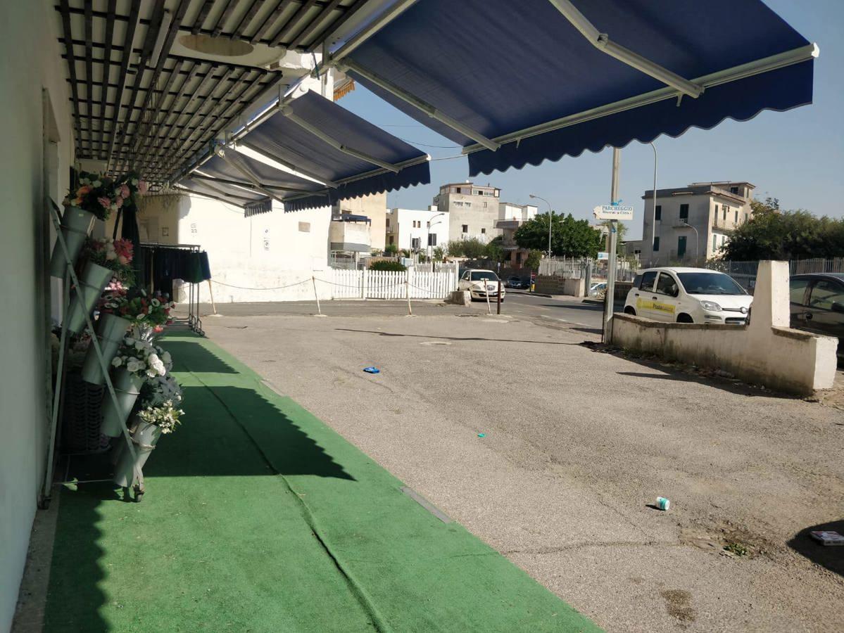 Negozio in affitto a Bacoli