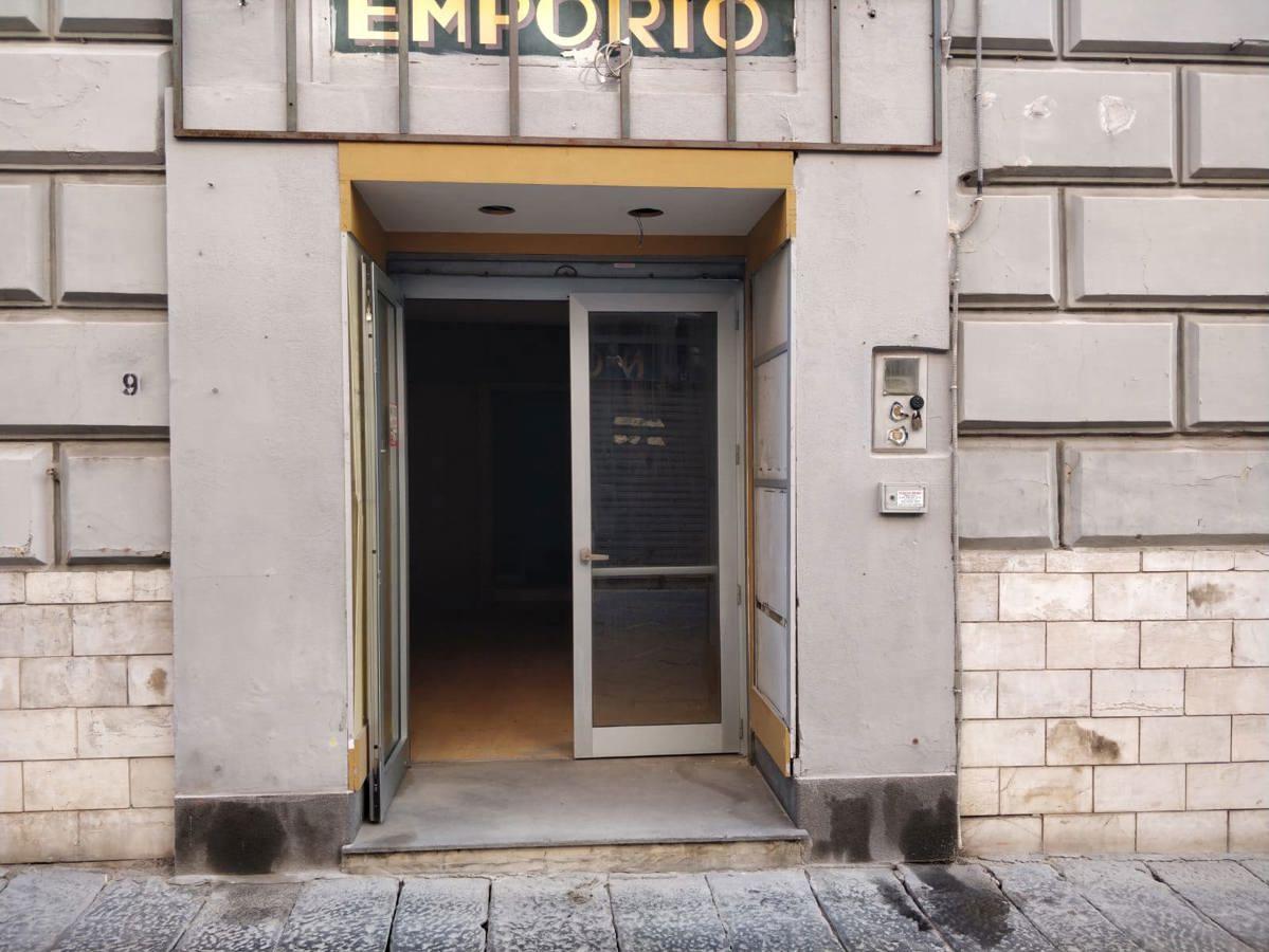 Negozio in affitto a Bacoli