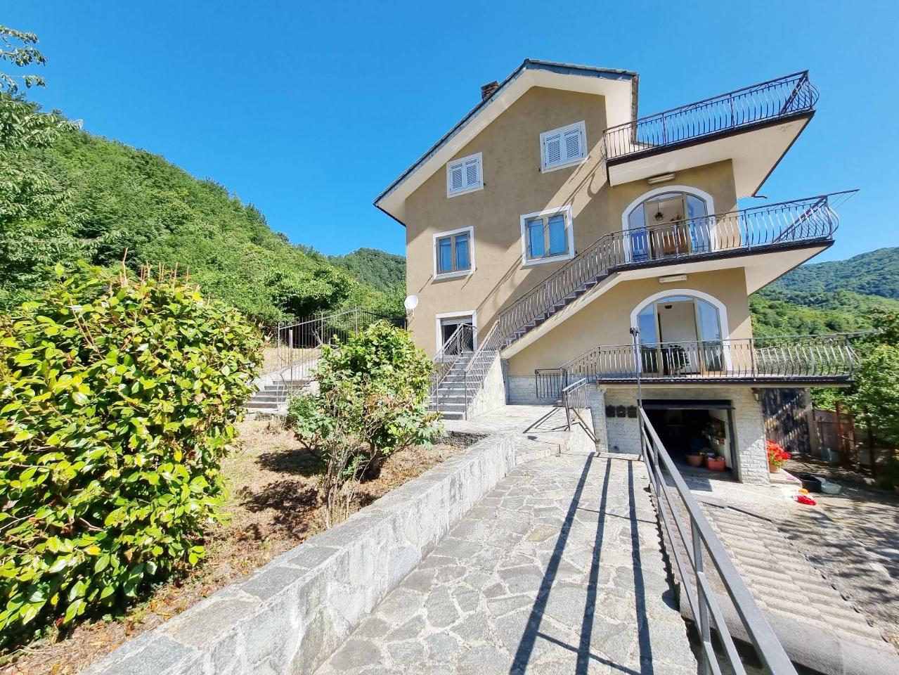 Villa in vendita a Lumarzo